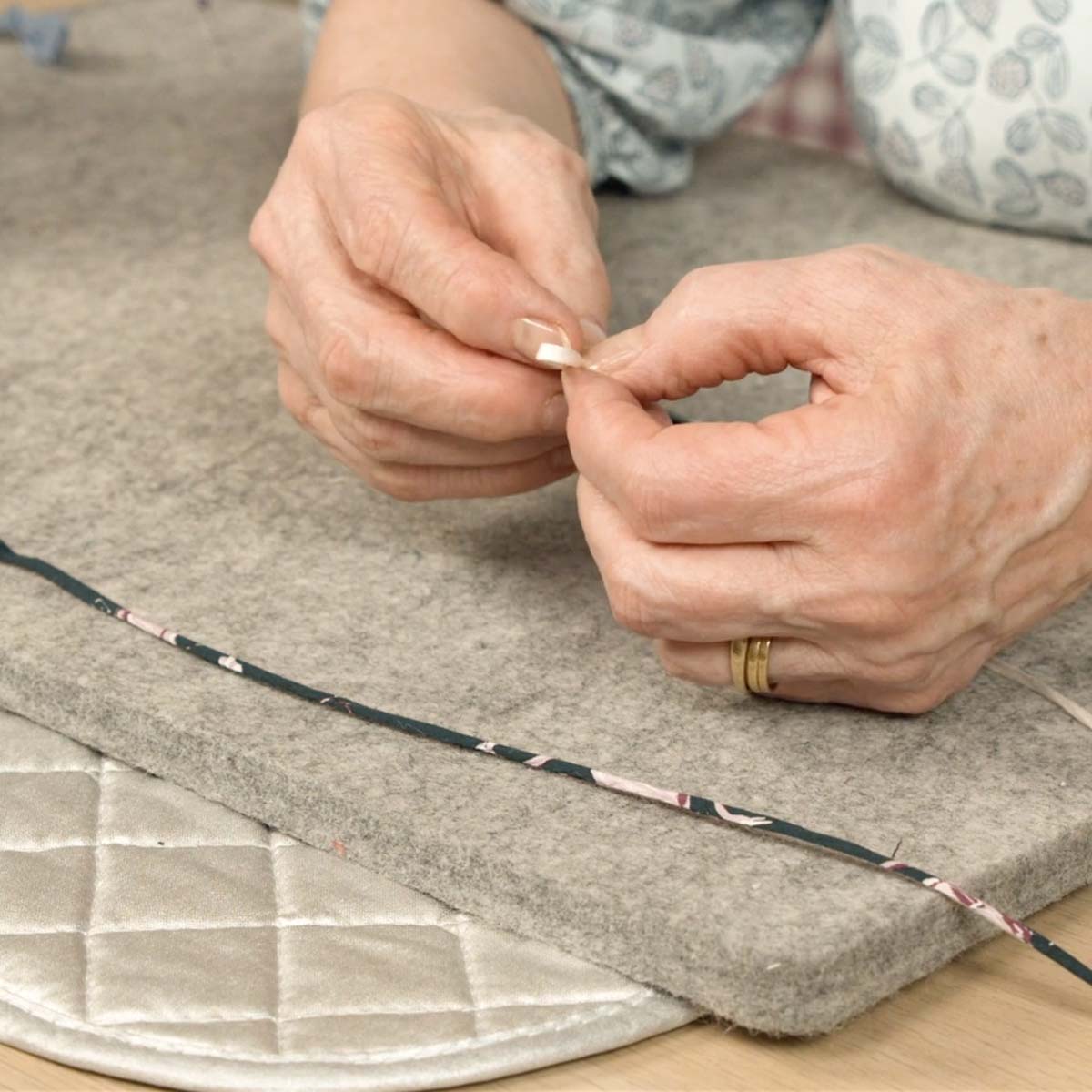 How to make rouleau loops – Sew Over It